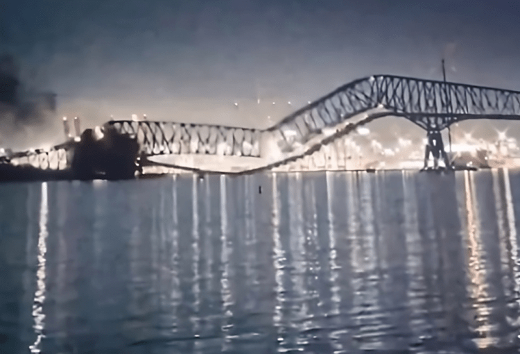 (VIDEO) Baltimore's Francis Scott Key Bridge Collapses After Cargo Ship ...
